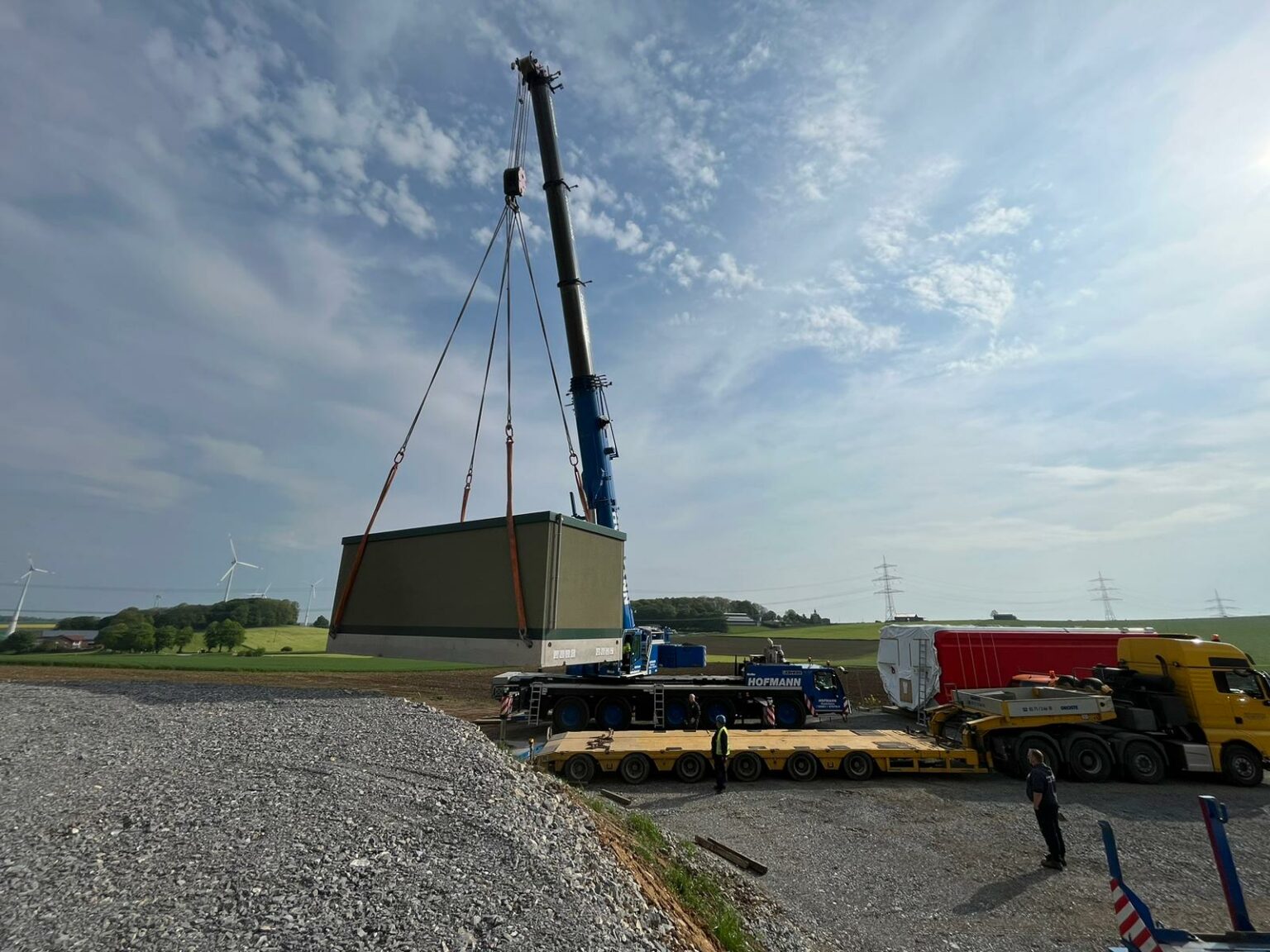 Heimatnah und neu errichtet: Anschlussfertige Betonstation im Windpark ...